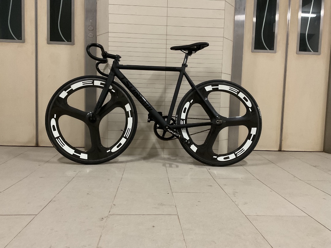 (M) Tsunami SNM100 - Blackout, Sports Equipment, Bicycles & Parts ...