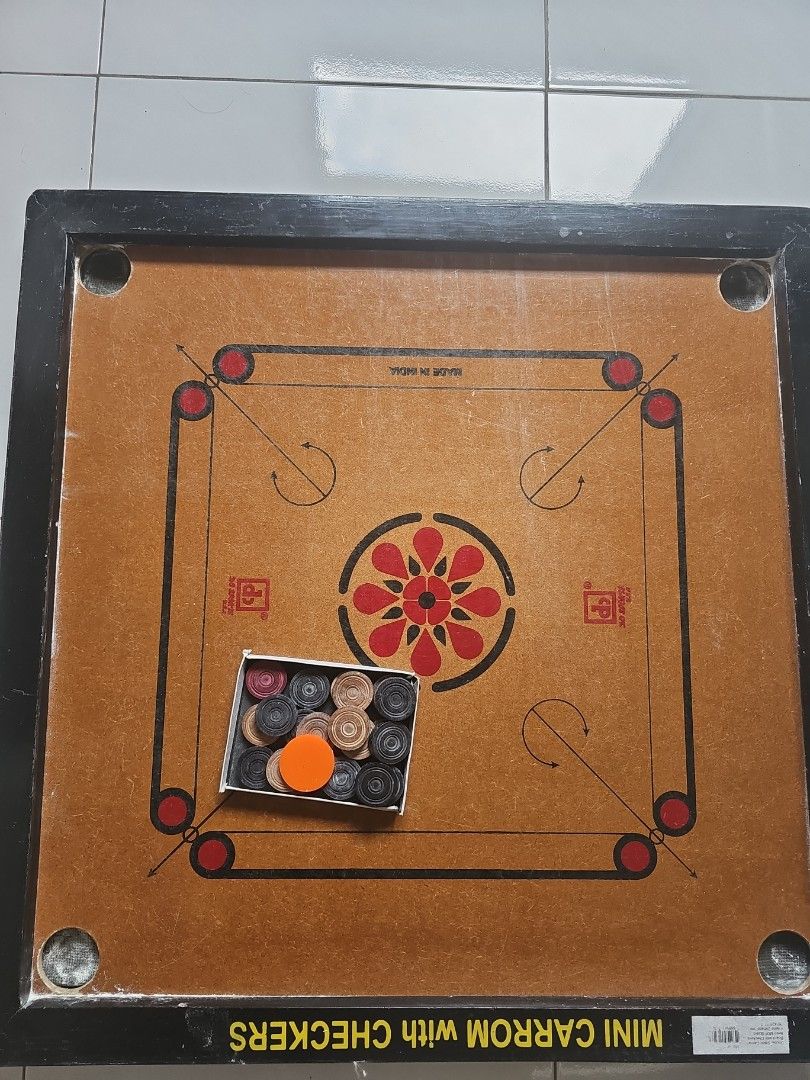 Mini Carrom Board with Checkers, Hobbies & Toys, Toys & Games on Carousell