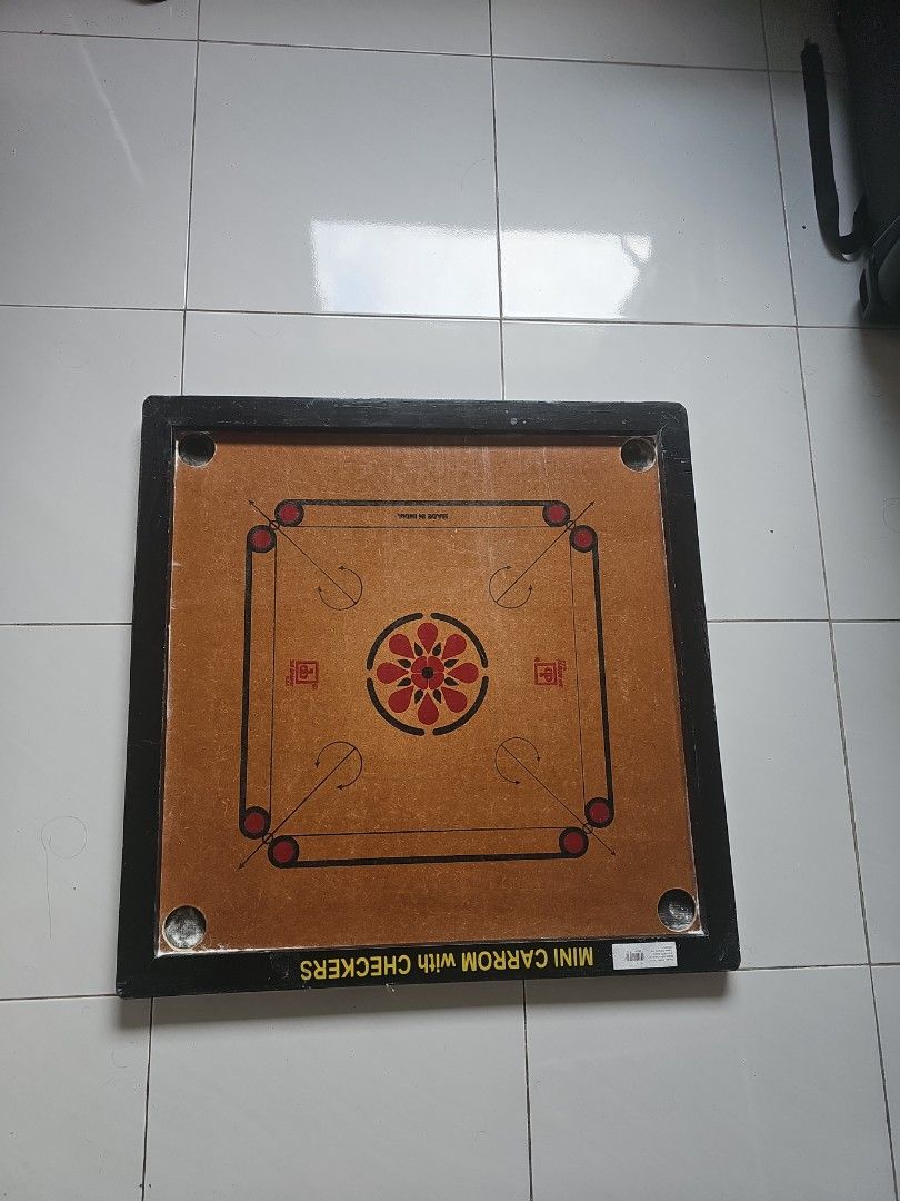 Mini Carrom Board with Checkers, Hobbies & Toys, Toys & Games on Carousell