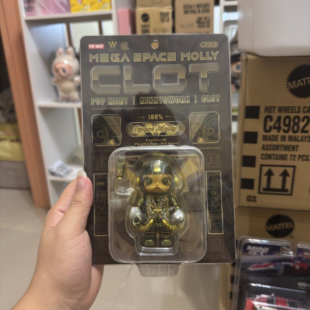 Pop Mart Mega Space Molly 100% Clot Olive Alienegra collectible figure ...