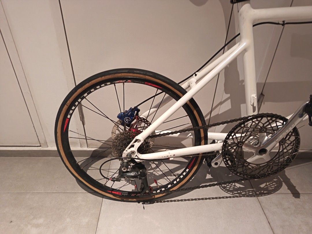 White brandless Bicycle with Disc Brakes ( selling urgently!!), Sports ...