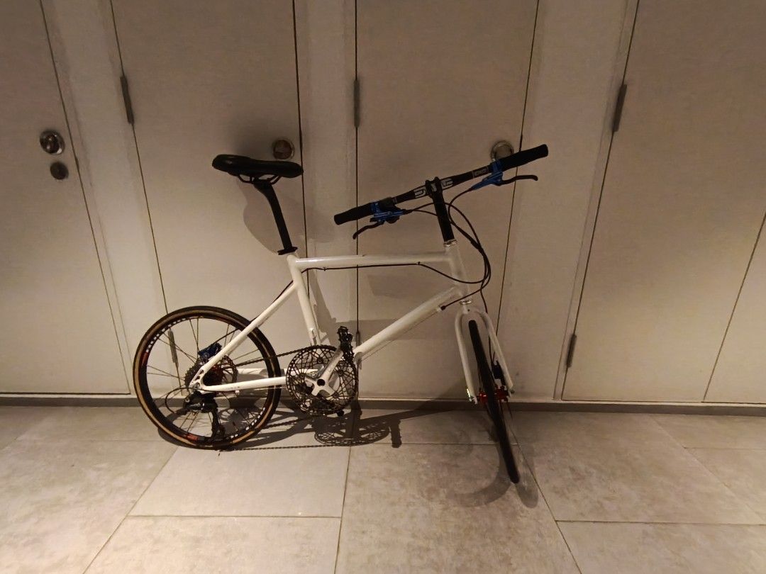 White brandless Bicycle with Disc Brakes ( selling urgently!!), Sports ...