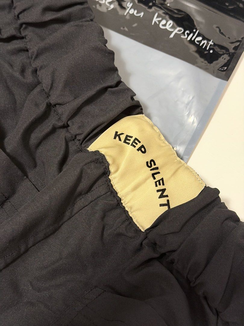 (現貨) KEEP SILENT Baggy Cargo Short Black 黑色工裝短褲 M, 女裝, 褲＆半截裙, 短褲 ...
