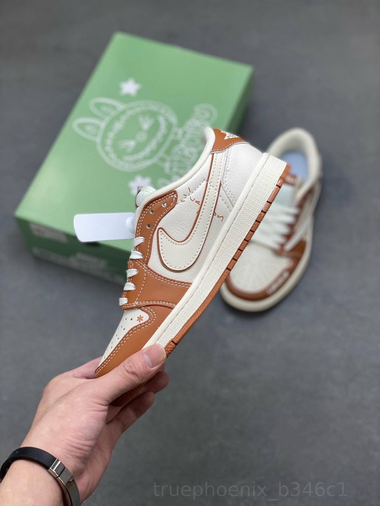 喬丹 x Fragment x Travis Scott x Dior 聯名款板鞋, 女裝, 鞋, 波鞋 - Carousell