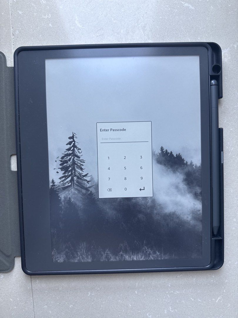 Amazon Kindle Scribe with Pen and Case, 手提電話, 電子書閱讀器 - Carousell