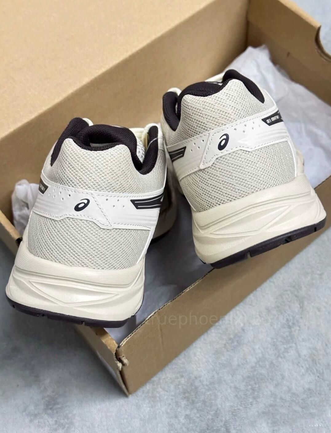 全新亞瑟士ASICS GEL-CONTEND 4 白黑網面跑步鞋, 女裝, 鞋, 波鞋 - Carousell