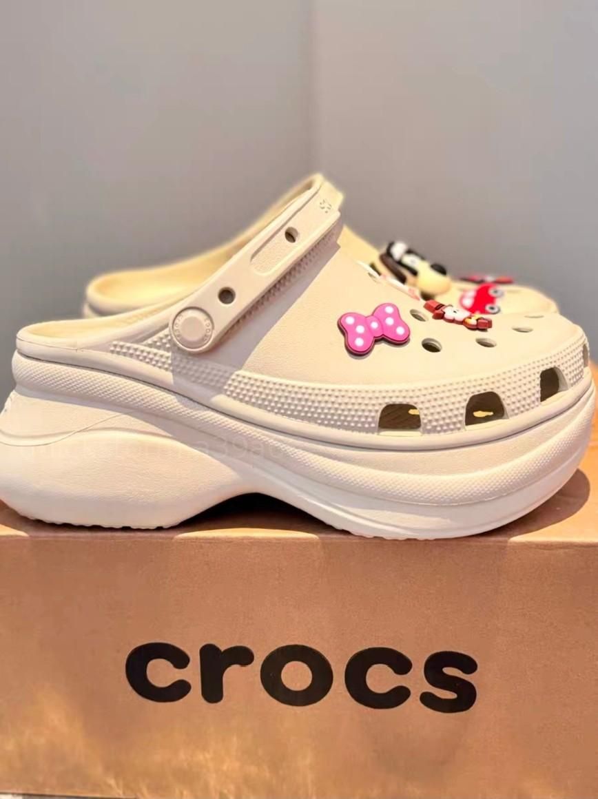 全新正品Crocs戶外涼鞋 鯨魚款 香港專櫃清貨限時特價, 女裝, 鞋, 拖鞋 - Carousell