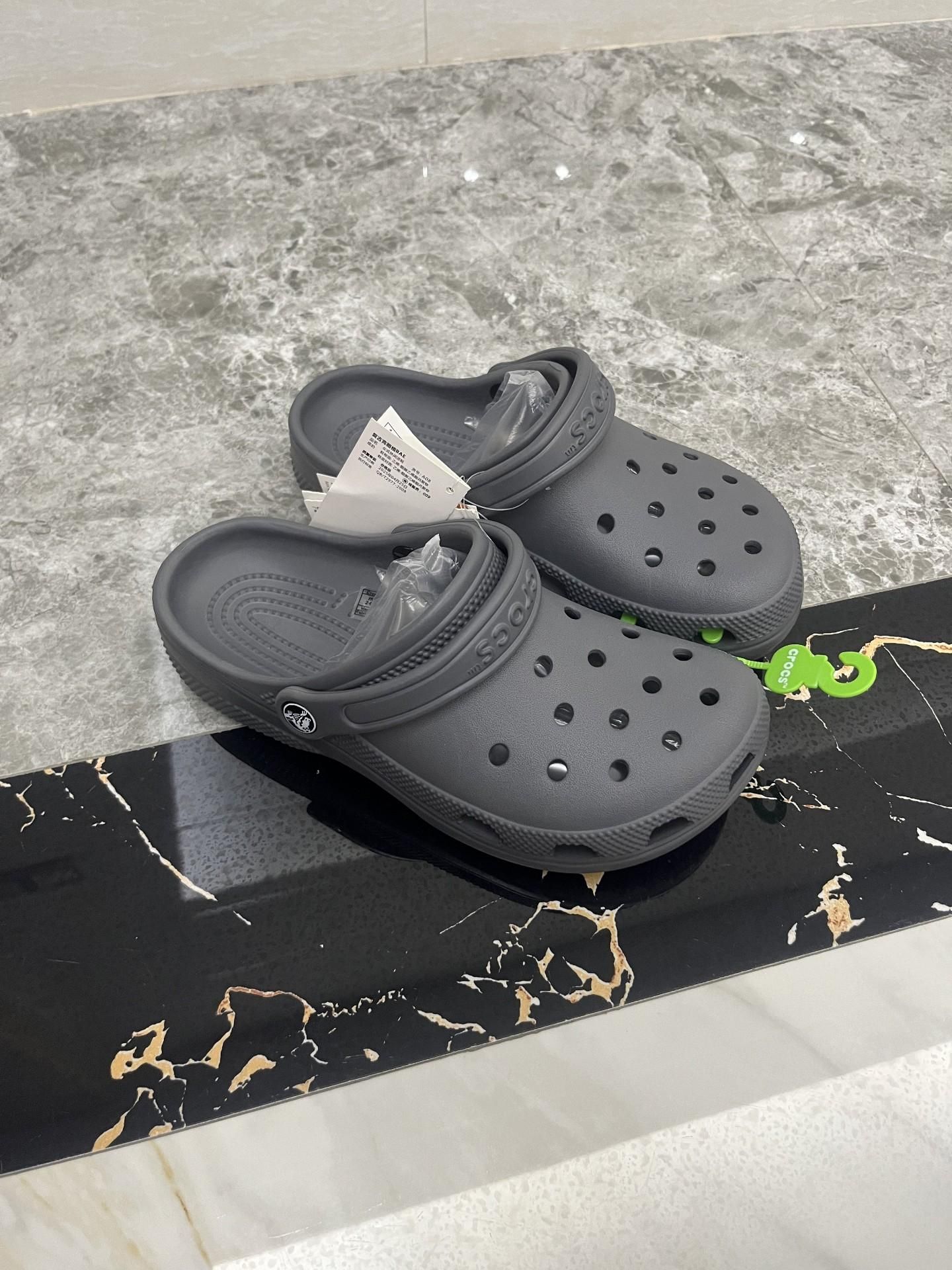 卡骆驰Crocs洞洞鞋 經典款 楊冪同款 情侶款 男女通用 戶外涼鞋, 女裝, 鞋, 拖鞋 - Carousell