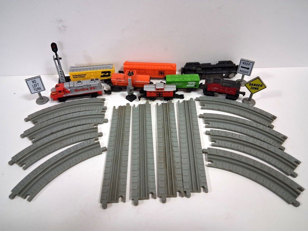 二手 Galoob Micro Machine Mini Train Set With 12 Tracks 迷你先鋒 火車系列, 興趣及遊戲 ...