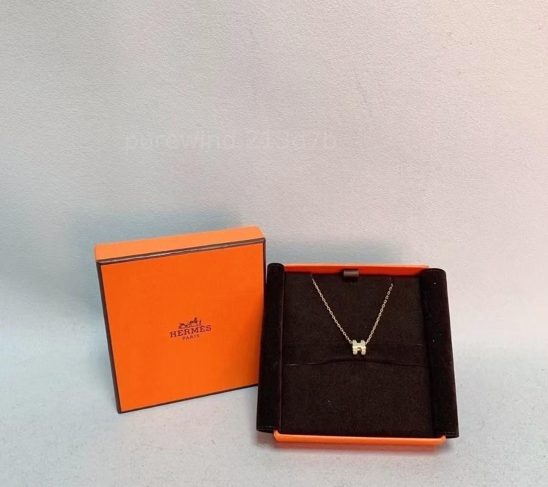 愛馬仕HERMES MINI POP H Logo裝飾女款項鏈 白色吊墜+玫瑰金色鏈條, 女裝, 飾物及配件, 頸鍊 - Carousell