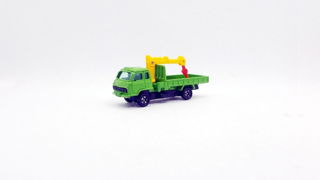 No.80 Nissan Diesel UD Condor Cargo Crane Truck LC-6 Tomica, Hobbies ...