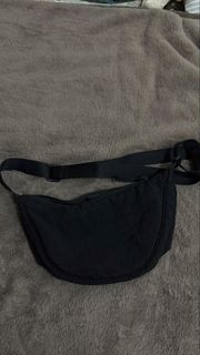 Uniqlo Sling Bag, Men's Fashion, Bags, Sling Bags on Carousell