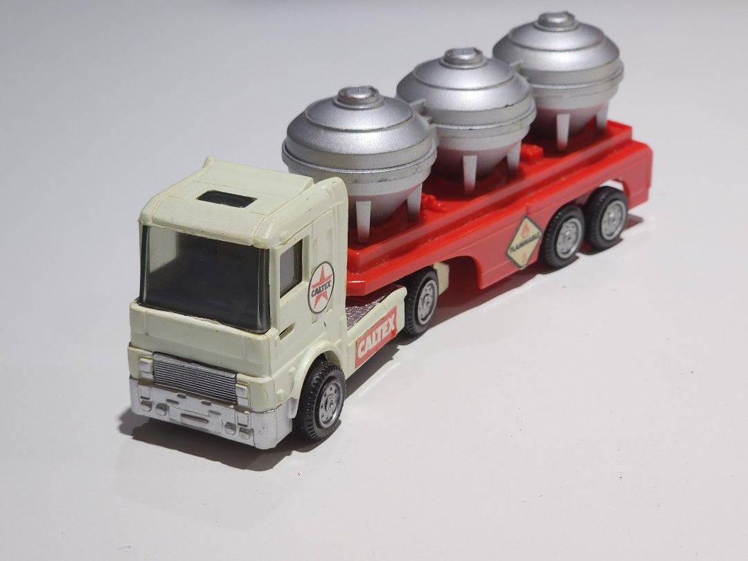 【米舖TOY】 8成新 NEWRAY 1比72 1:72 1/72 Caltex 加德士 貨櫃車 運油車 拖頭 淨車 車仔, 興趣及遊戲 ...