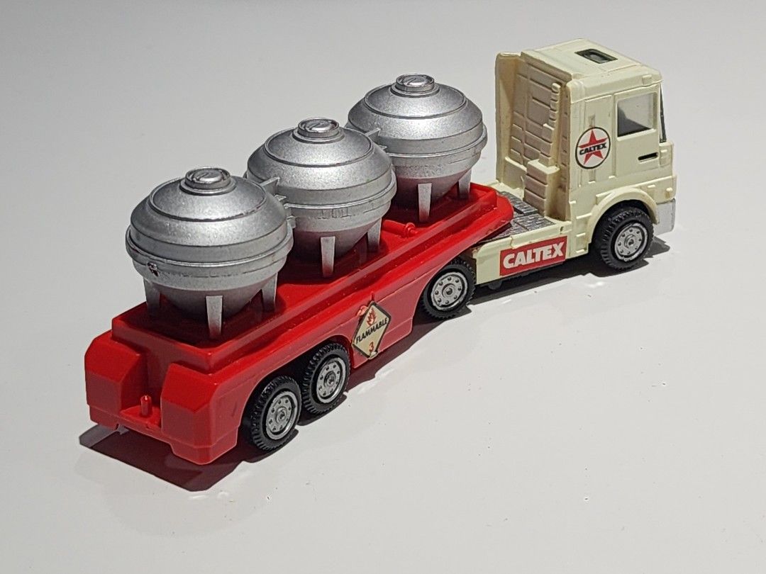 【米舖TOY】 8成新 NEWRAY 1比72 1:72 1/72 Caltex 加德士 貨櫃車 運油車 拖頭 淨車 車仔, 興趣及遊戲 ...