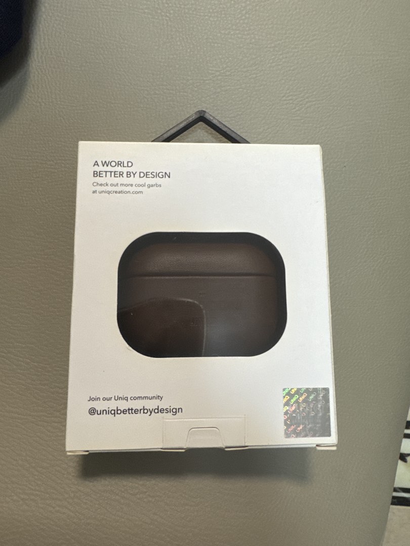 Uniq AirPods Pro 保護殼, 手提電話, 電話及其他裝置配件, 手機套及手機殻 - Carousell
