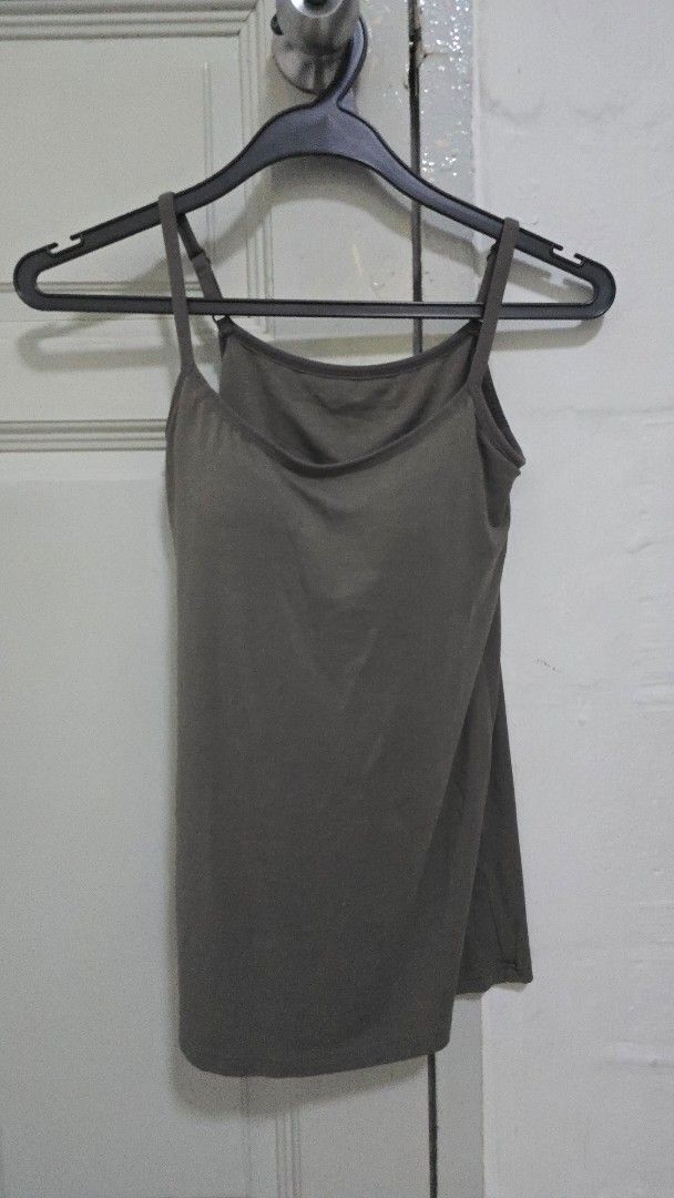 Uniqlo Bra Tops - Various Colours, Women's Fashion, Tops, Sleeveless on ...