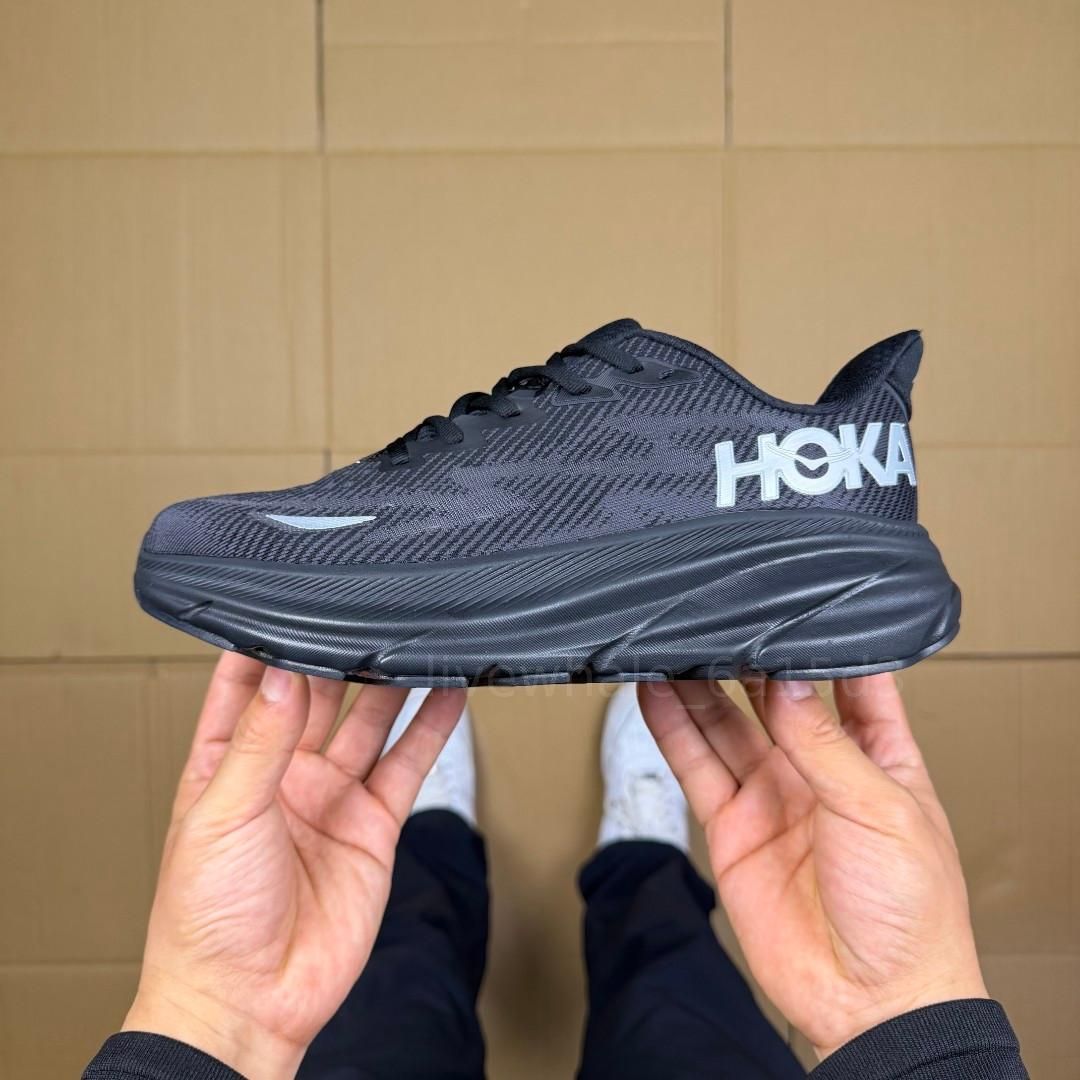 Hoka Clifton 9 多碼跑步鞋, 男裝, 鞋, 便服鞋 - Carousell