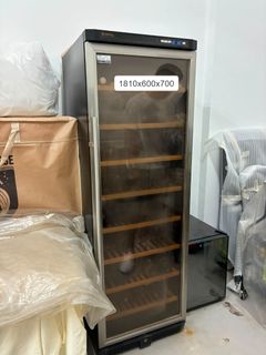 Samsung Wine Cooler Fridge, 家庭電器, 廚房電器, 酒窖及存倉 - Carousell