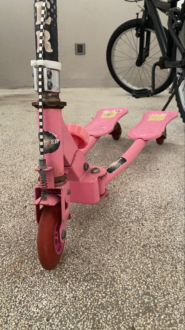 Pink 3-Wheel Frog Kick Scooter with Hand Brakes, Sports Equipment ...