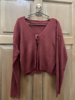 Cardigan crop maroon Dijual | Carousell Indonesia