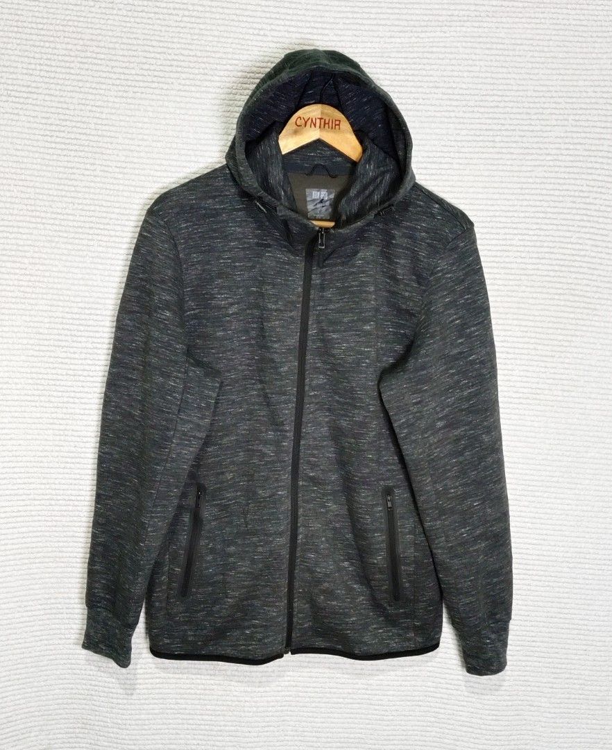 ULTRA STRETCH DRY SWEAT FOR MEN Uniqlo Large On Tag W- 21.5 x L- 27.5 ...