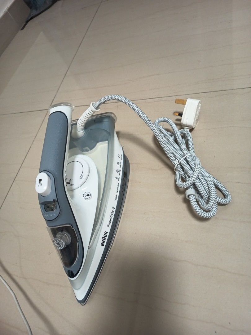 Braun 蒸氣電熨斗, 家庭電器, 熨斗及掛熨機 - Carousell