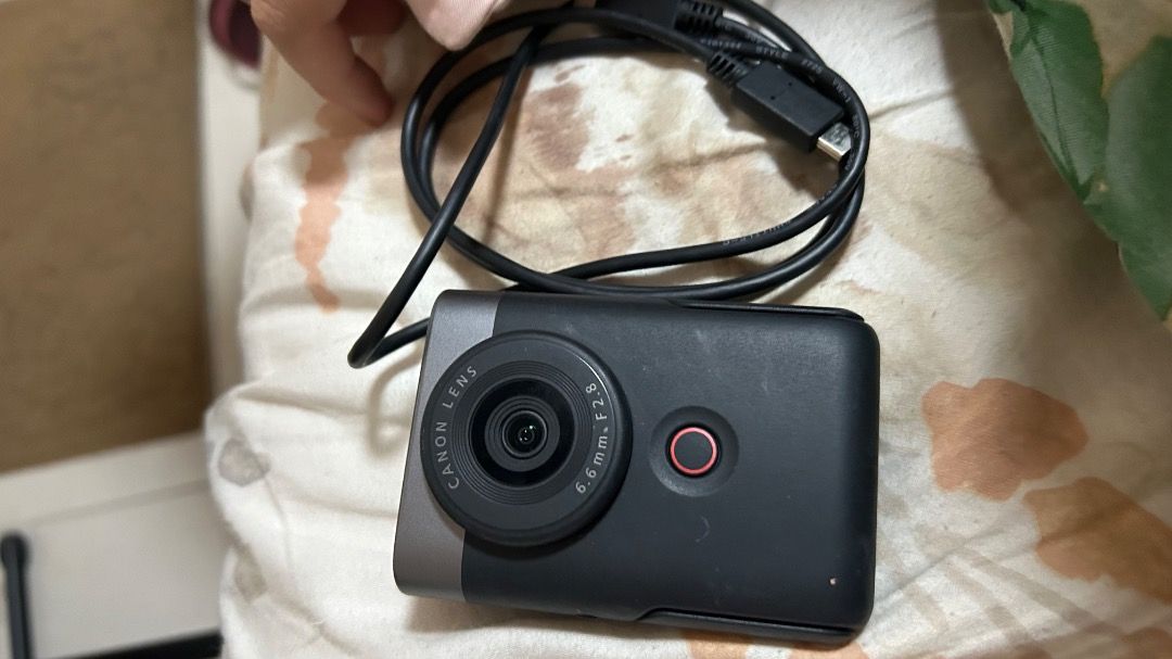 Canon Powershot V10 [LIKE NEW], Photography, Cameras on Carousell