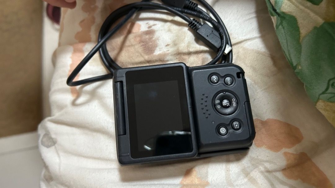 Canon Powershot V10 [LIKE NEW], Photography, Cameras on Carousell