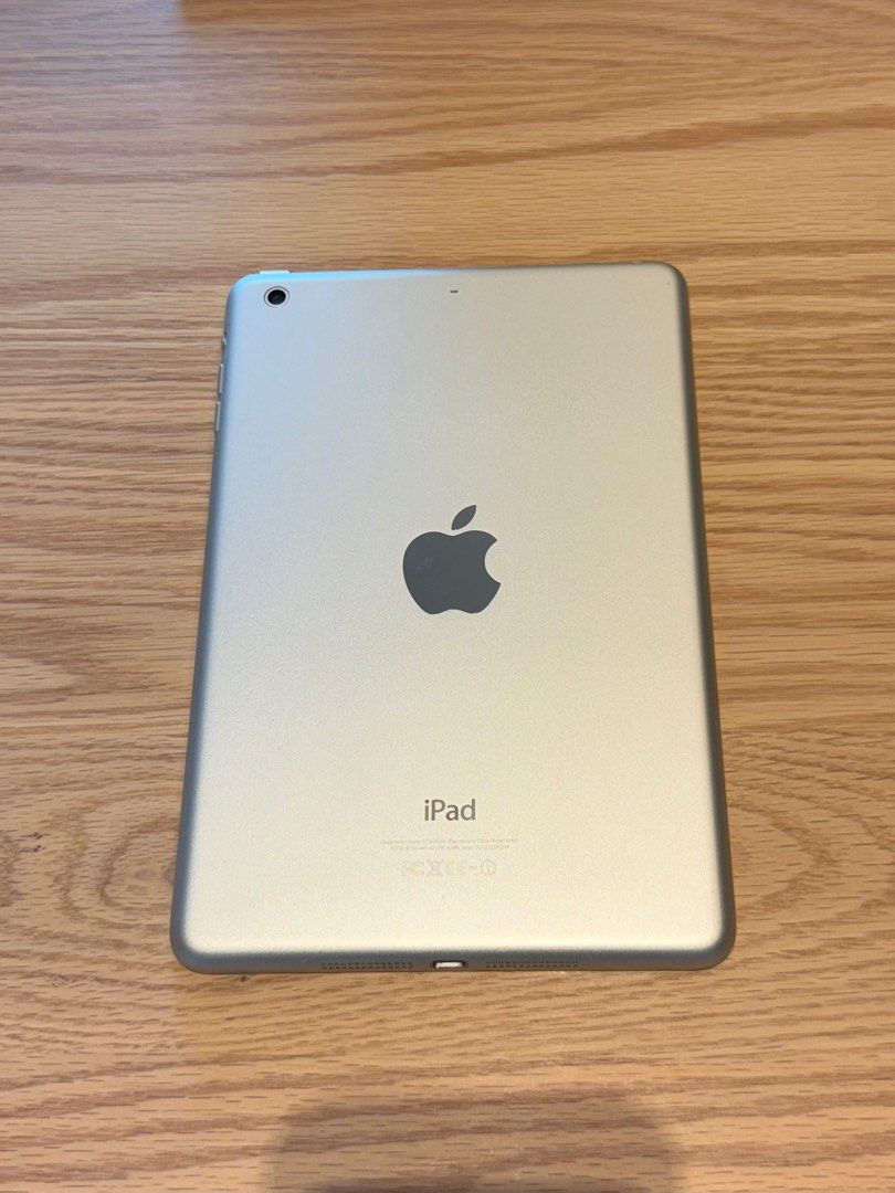 Apple iPad mini 2 32GB Silver WiFi, 手提電話, 平板電腦, 平板電腦 - iPad - Carousell