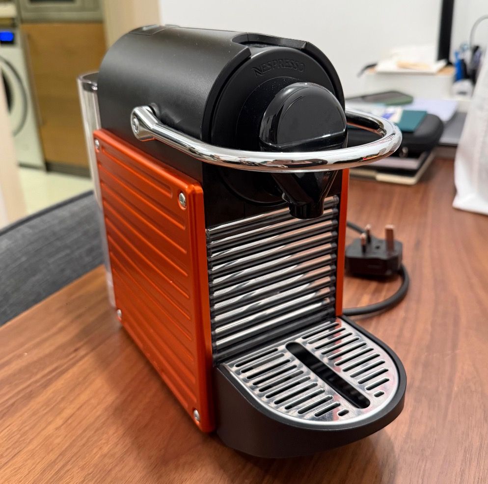 Nespresso Pixie (Red) + Starbucks Smooth Caramel x20 + Nespresso Blue ...