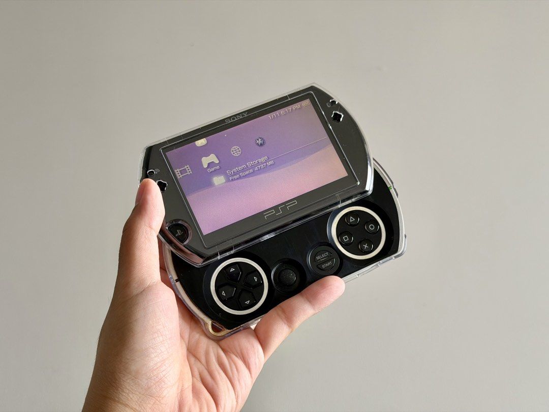 PSP Go Piano Black CFW Ready to Play, Video Gaming, Video Game Consoles ...