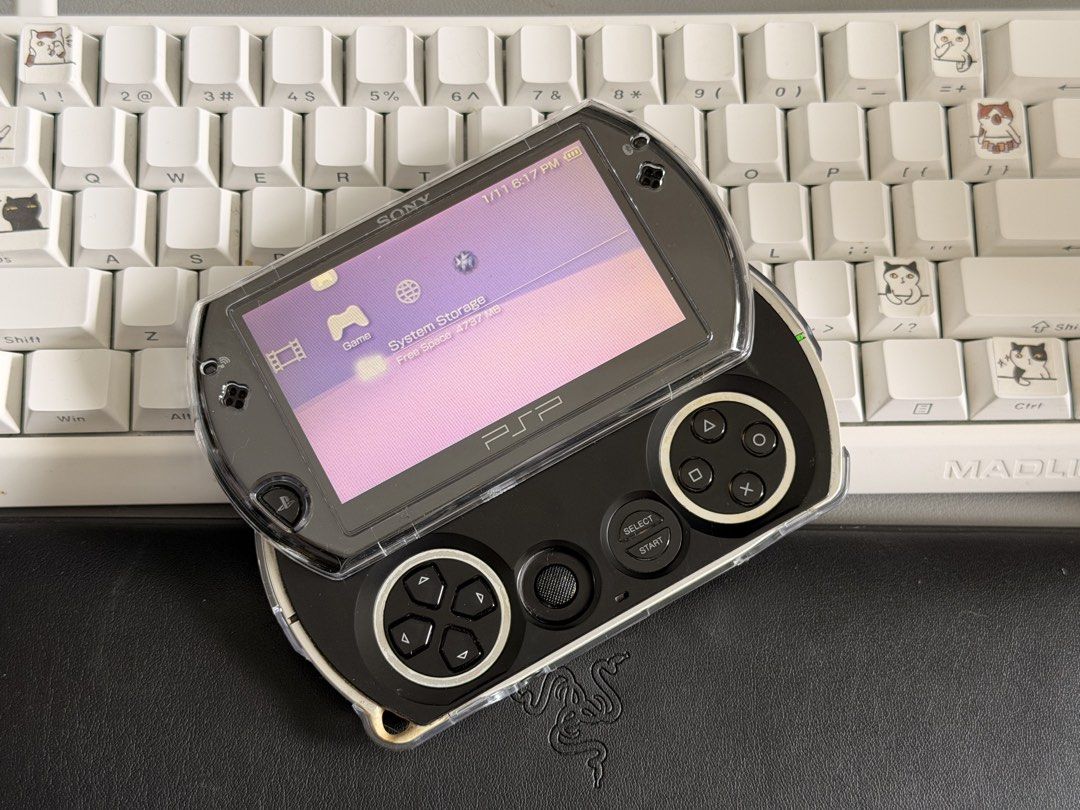 PSP Go Piano Black CFW Ready to Play, Video Gaming, Video Game Consoles ...