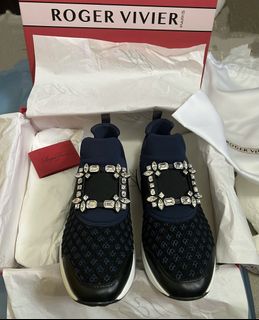 Roger Vivier Sneaker size 37, 名牌, 鞋及波鞋 - Carousell