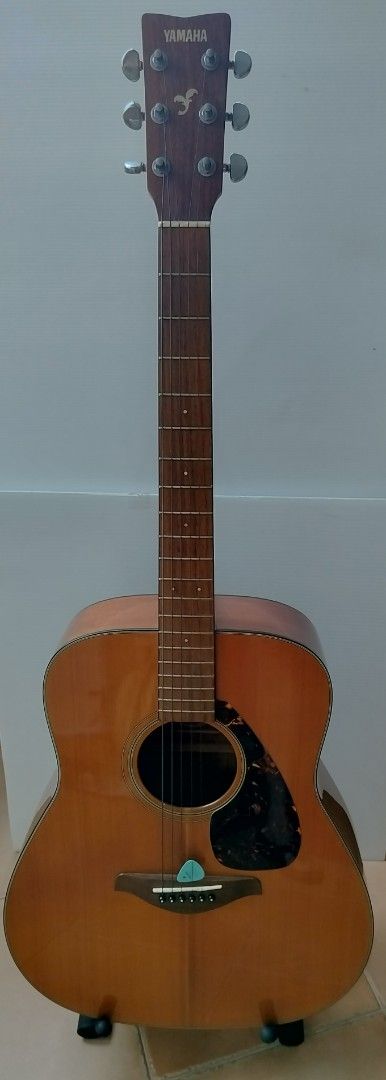 Yamaha FG700S Acoustic Guitar with Capo,Tuner and stand, Hobbies & Toys ...