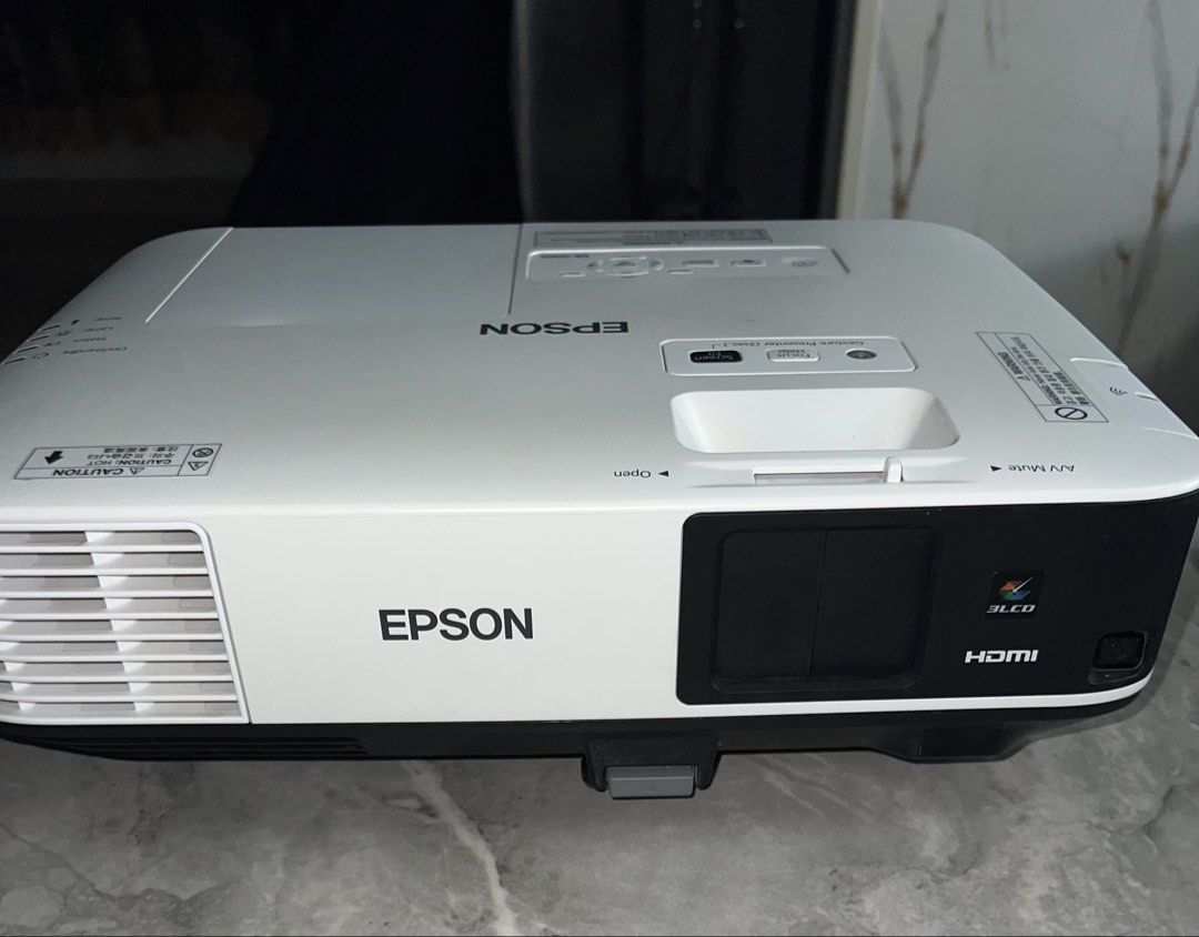 Epson EB-2065 3LCD HDMI Projector, 家庭電器, 電視 & 其他娛樂, 投影機 - Carousell