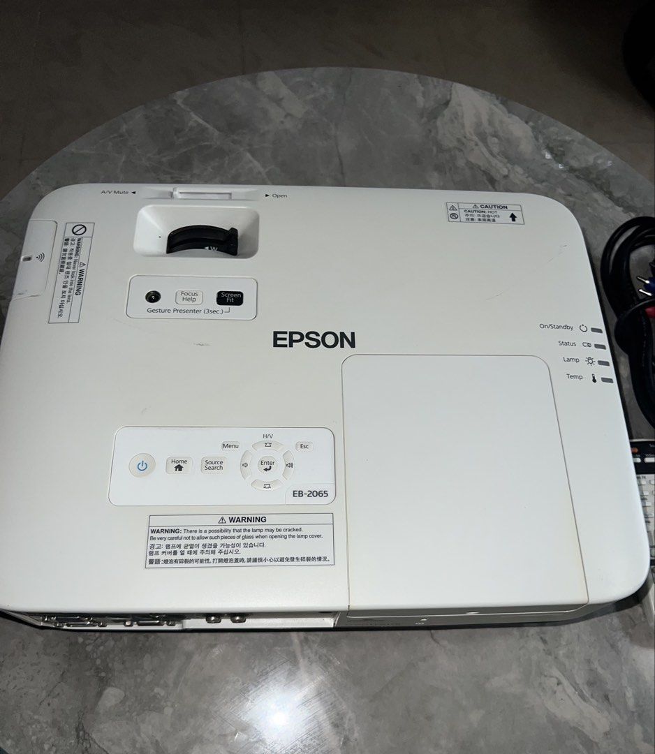 Epson EB-2065 3LCD HDMI Projector, 家庭電器, 電視 & 其他娛樂, 投影機 - Carousell