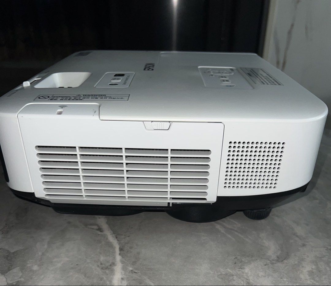 Epson EB-2065 3LCD HDMI Projector, 家庭電器, 電視 & 其他娛樂, 投影機 - Carousell