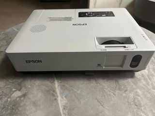 Epson EB-2065 3LCD HDMI Projector, 家庭電器, 電視 & 其他娛樂, 投影機 - Carousell