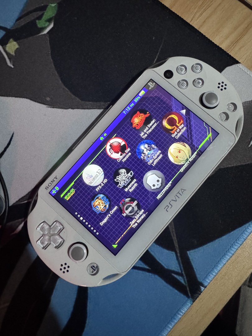 PS VITA SLIM WHITE (rare color) PCH2006, Video Gaming, Video Game ...