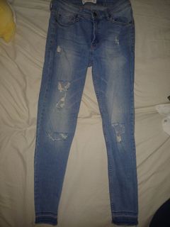 Light Wash Ripped Denim Jeans, Women's Fashion, Bottoms, Jeans on Carousell