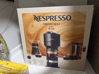 Nespresso Vertuo Next Coffee Machine - Cherry red, 家庭電器, 廚房電器, 咖啡機及咖啡壺 ...
