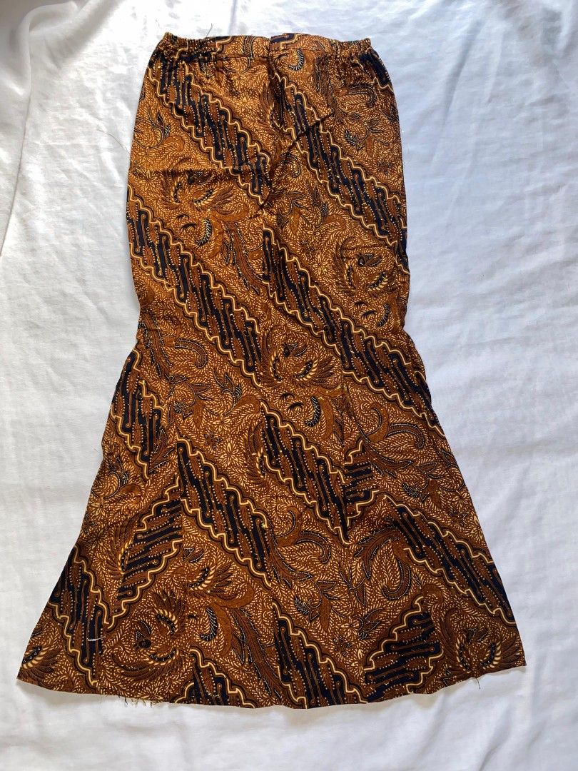 rok batik mewah, Fesyen Wanita, Pakaian Wanita, Gaun & Rok di Carousell