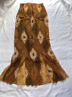 rok batik mewah, Fesyen Wanita, Pakaian Wanita, Gaun & Rok di Carousell