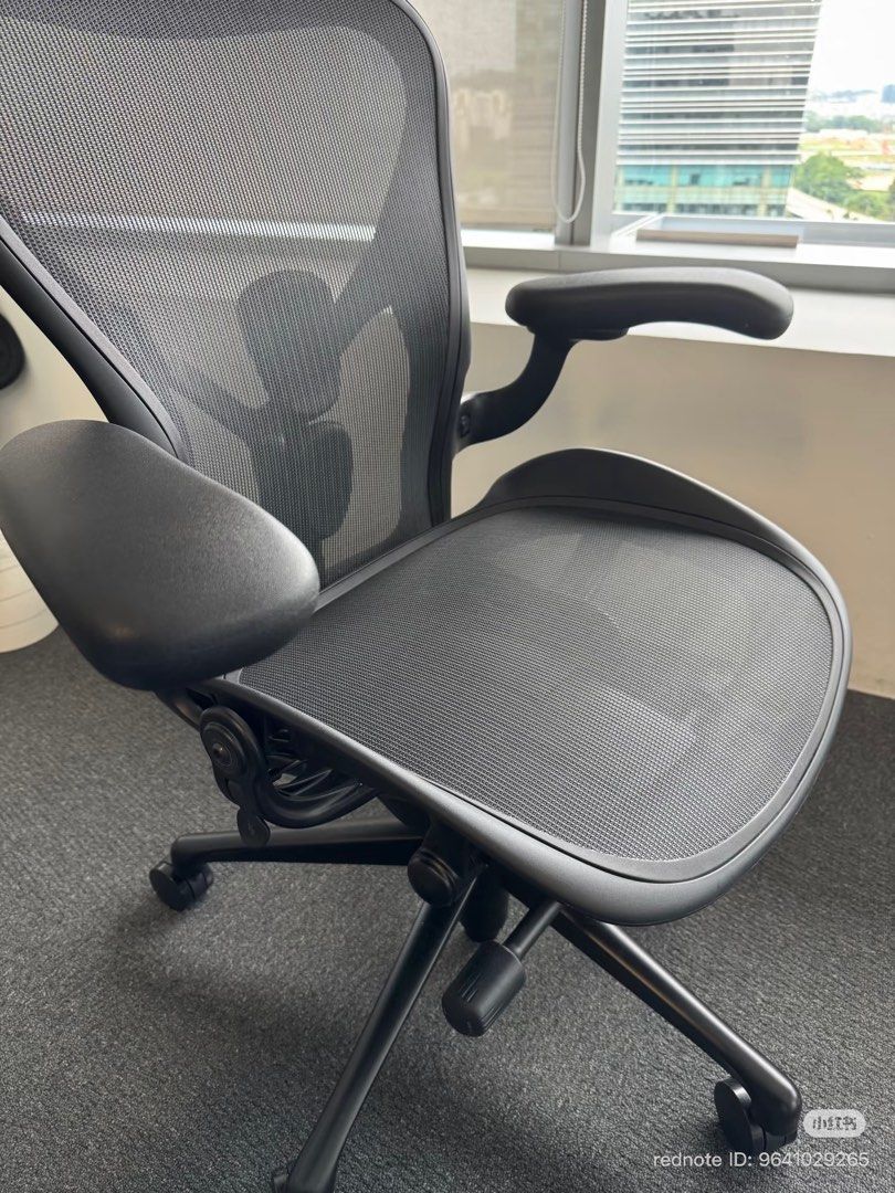 Herman Miller Aeron Chair - Size B - Black, Furniture & Home Living ...