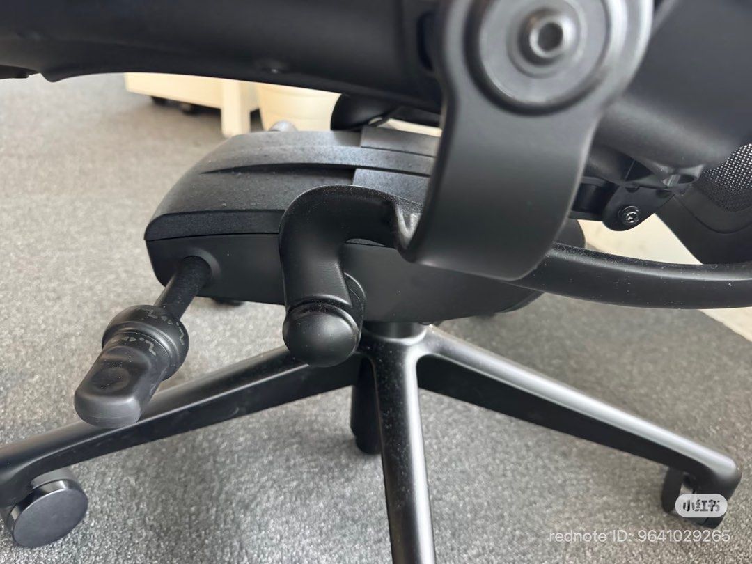 Herman Miller Aeron Chair - Size B - Black, Furniture & Home Living ...