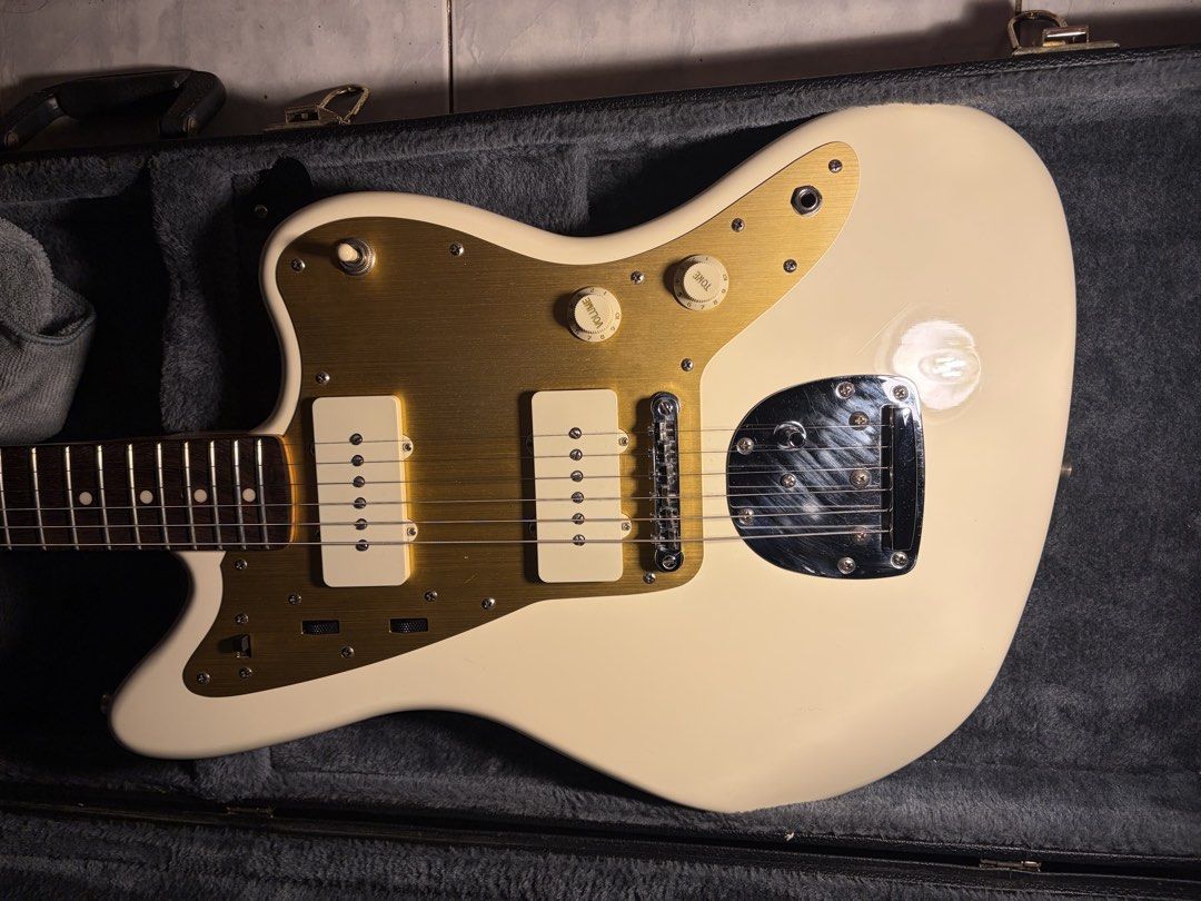 Squier by Fender Jazzmaster Electric Guitar, Hobbies & Toys, Music ...