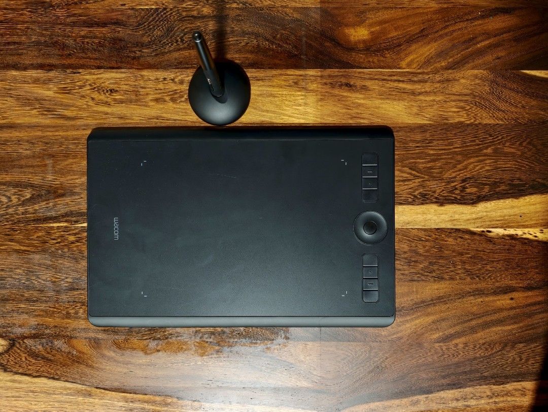Wacom Intuos Pro M Drawing Tablet with Pen and Stand (2020 Model ...