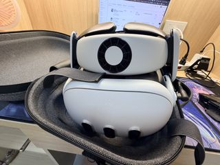 二手 Vr 一體機 meta Quest 3 128g, 電玩遊戲相關, 主機配件與周邊商品, VR 虛擬實境相關在旋轉拍賣