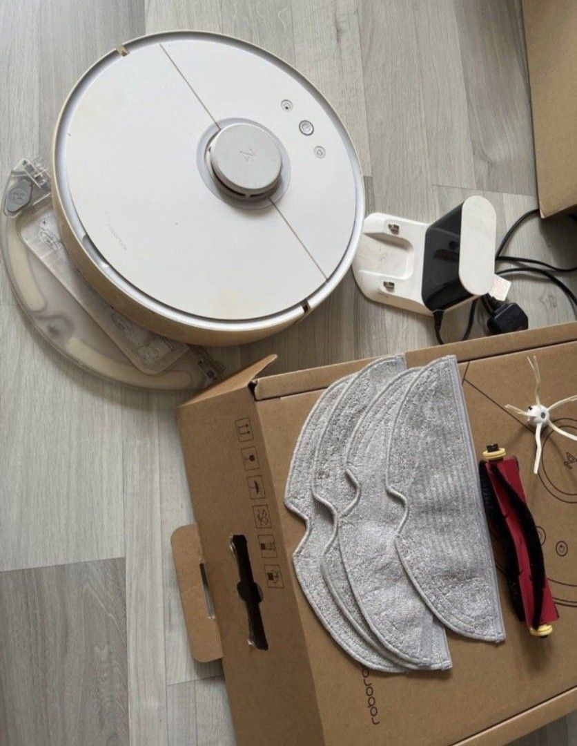 Roborock Robot Vacuum Cleaner with Accessories, TV & Home Appliances ...