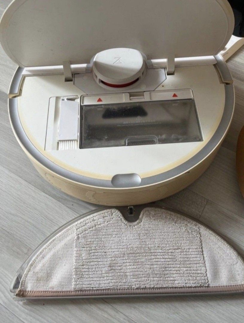 Roborock Robot Vacuum Cleaner with Accessories, TV & Home Appliances ...